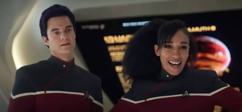 Unos Boimler y Mariner de imagen real irrumpen en el tráiler de la ...