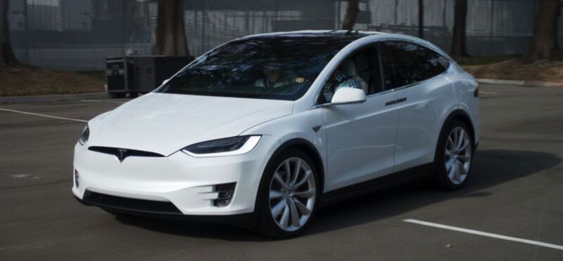 Tesla presenta su nuevo Model X 60D | Geektopia
