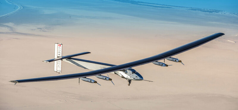 El avión solar 'Solar Impulse II' finaliza su vuelta al mundo con su ...